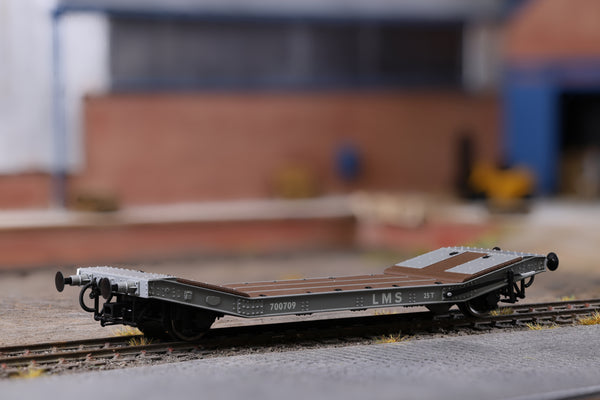 Clark Railworks OO Gauge C3002A 25T Lowmac '700709', LMS Grey, Preserv