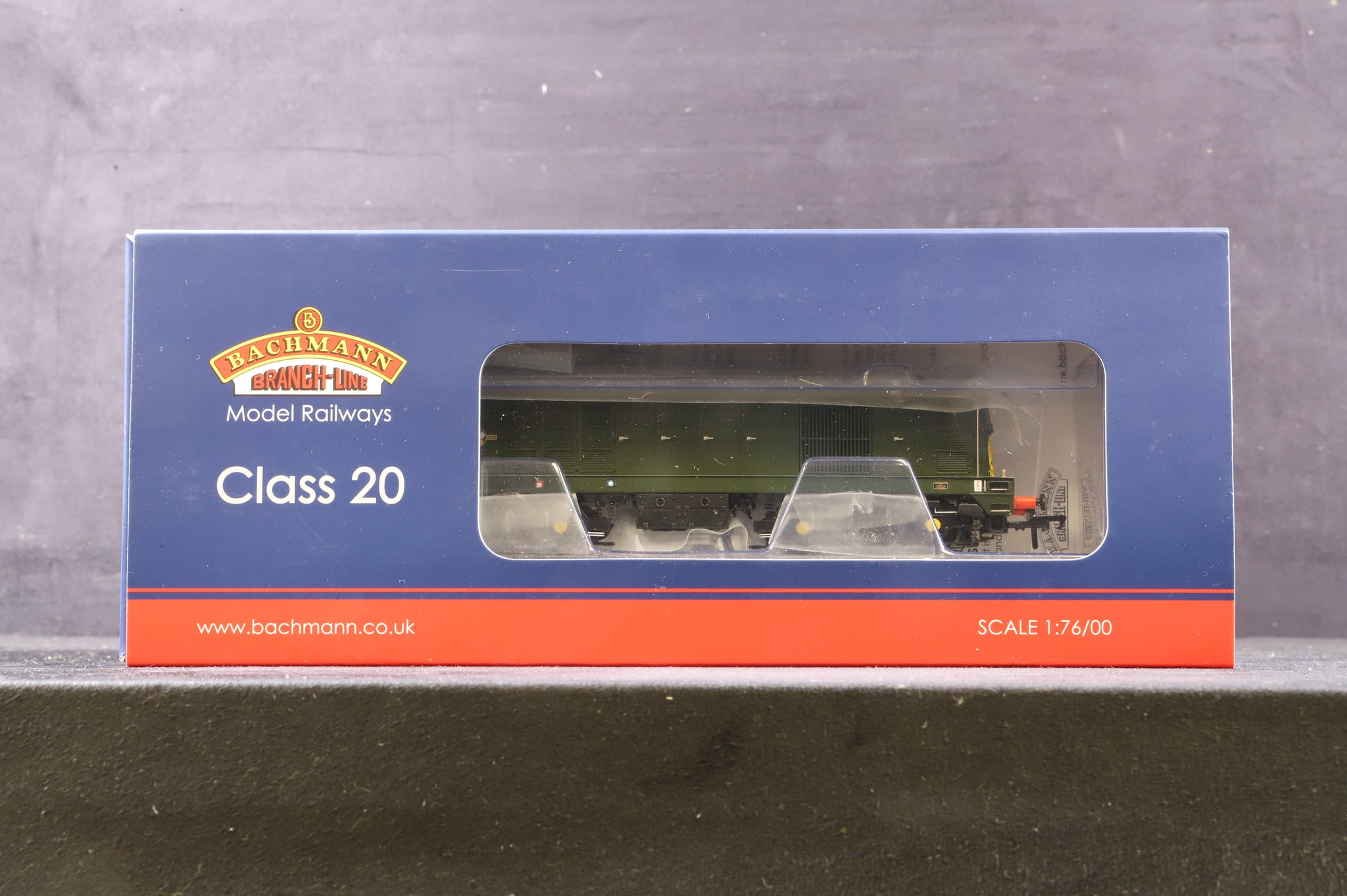 Bachmann OO 32-027B Class 20 D8011 in BR Green w/ SYP & Indicator Disk ...