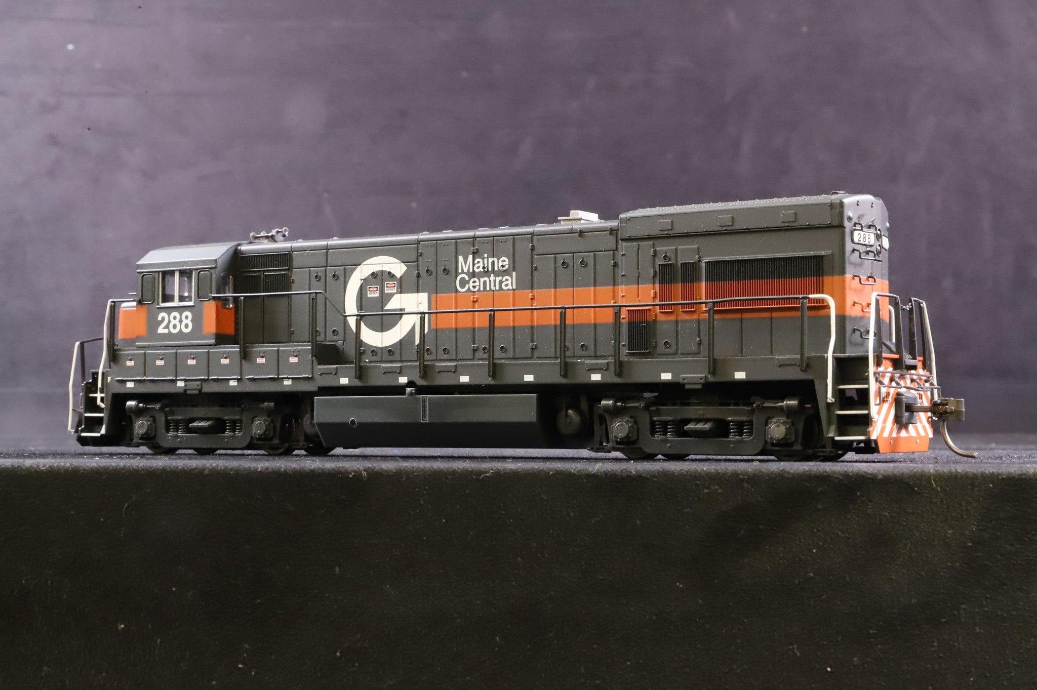 Atlas HO 8648 GE U23B 'Diesel Locomotive '288' Maine Central - Clark ...