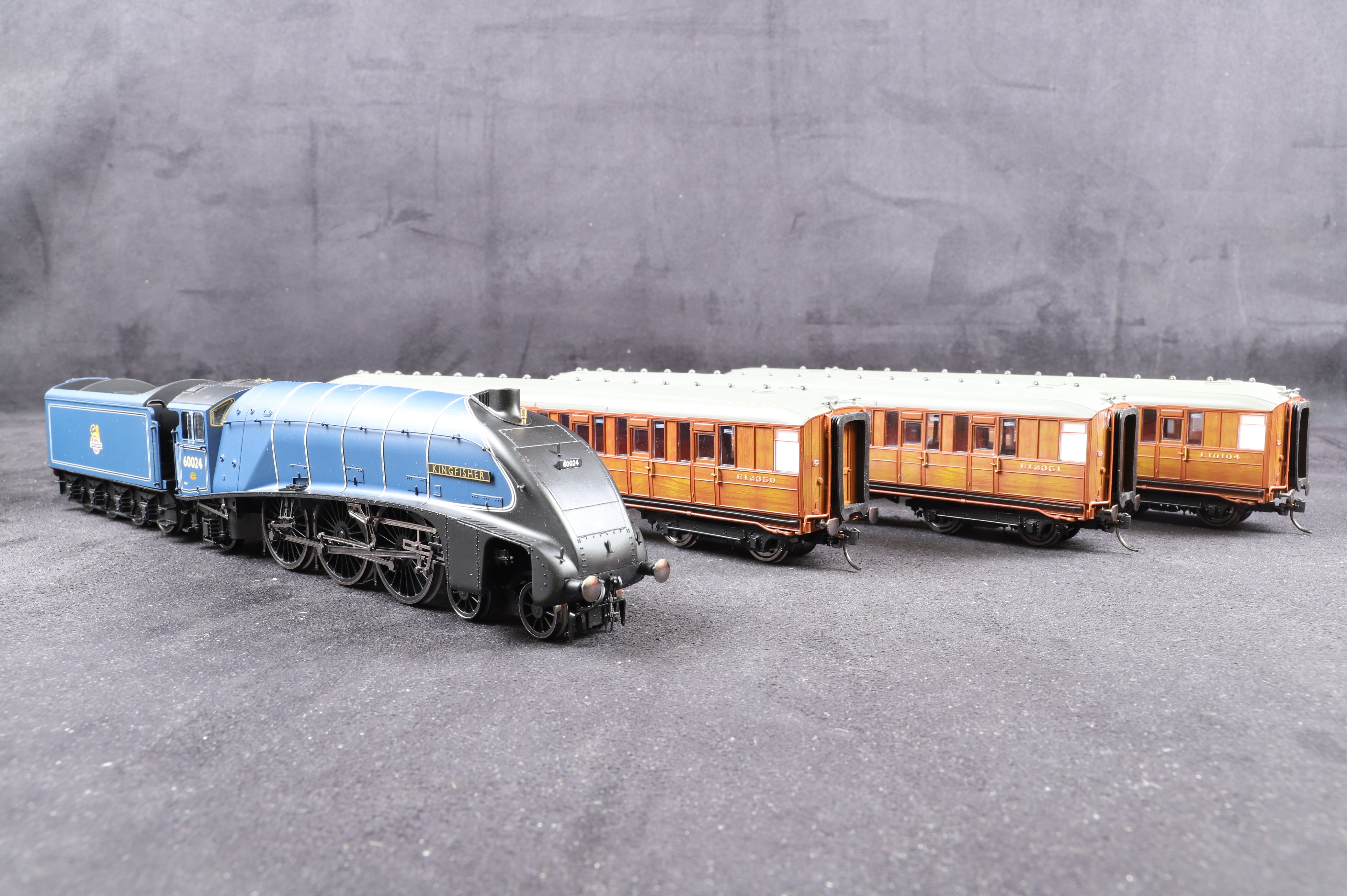OO Gauge Tagged "Coaches" - Clark Railworks