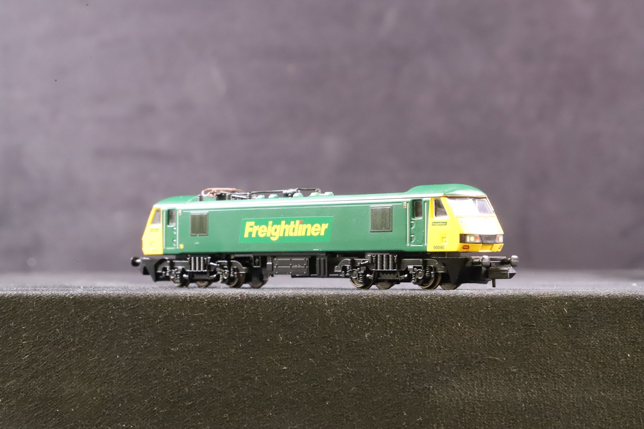 Graham Farish N Gauge 371-777 Class 90 90046 in Freightliner Livery ...