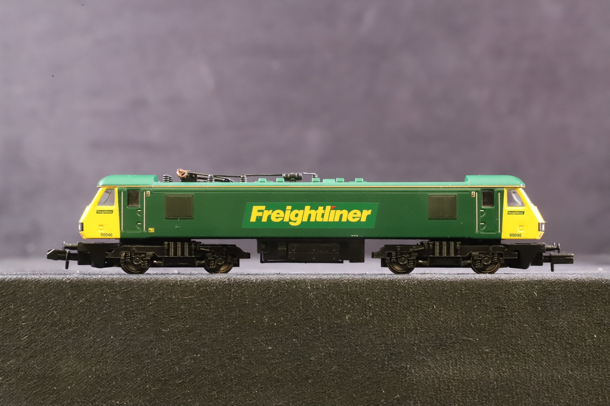 Graham Farish N Gauge 371-777 Class 90 90046 in Freightliner Livery ...