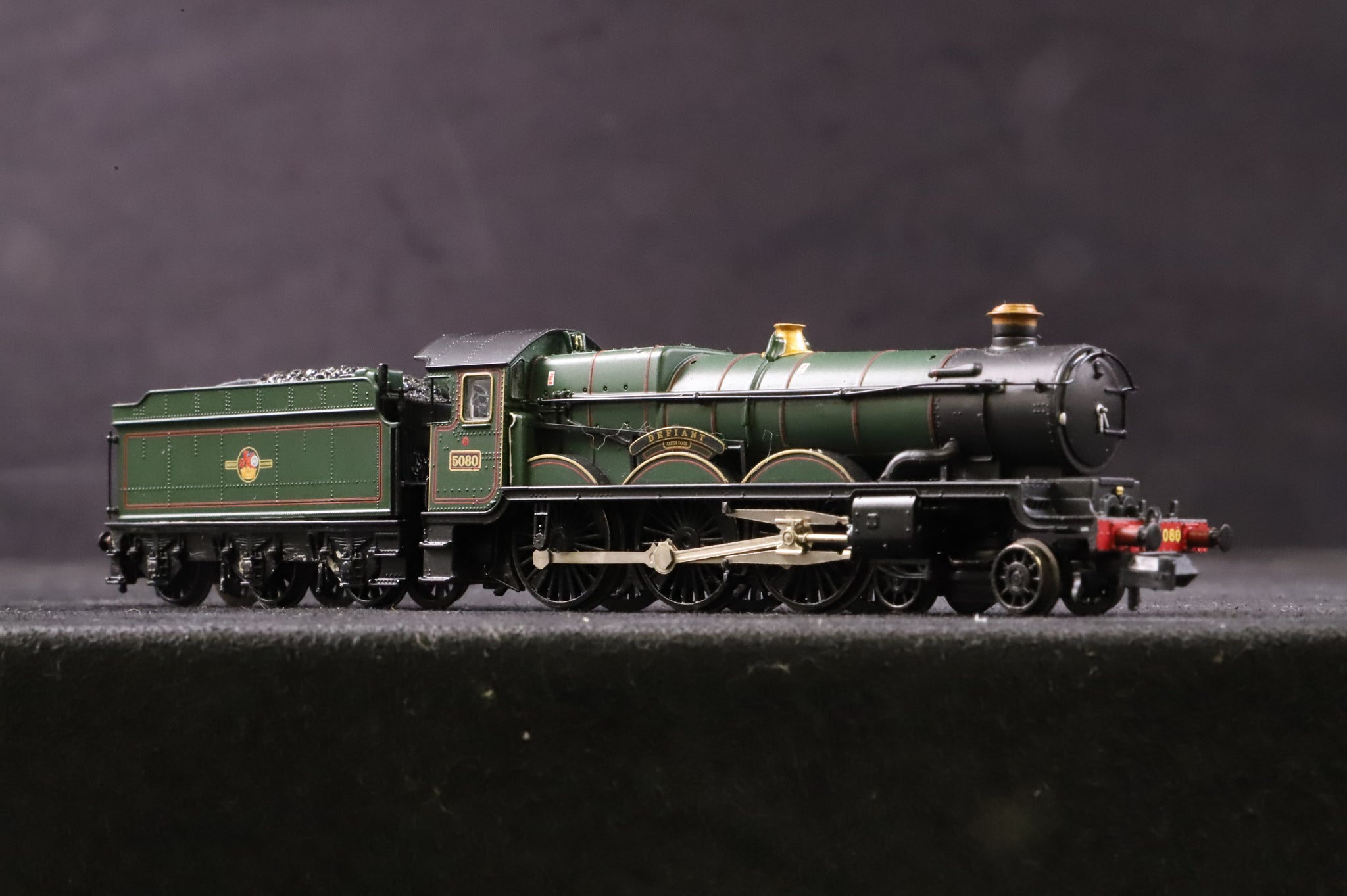 Graham Farish N 370-160 Castle Class '5080' 'Defiant' BR Lined Green L ...