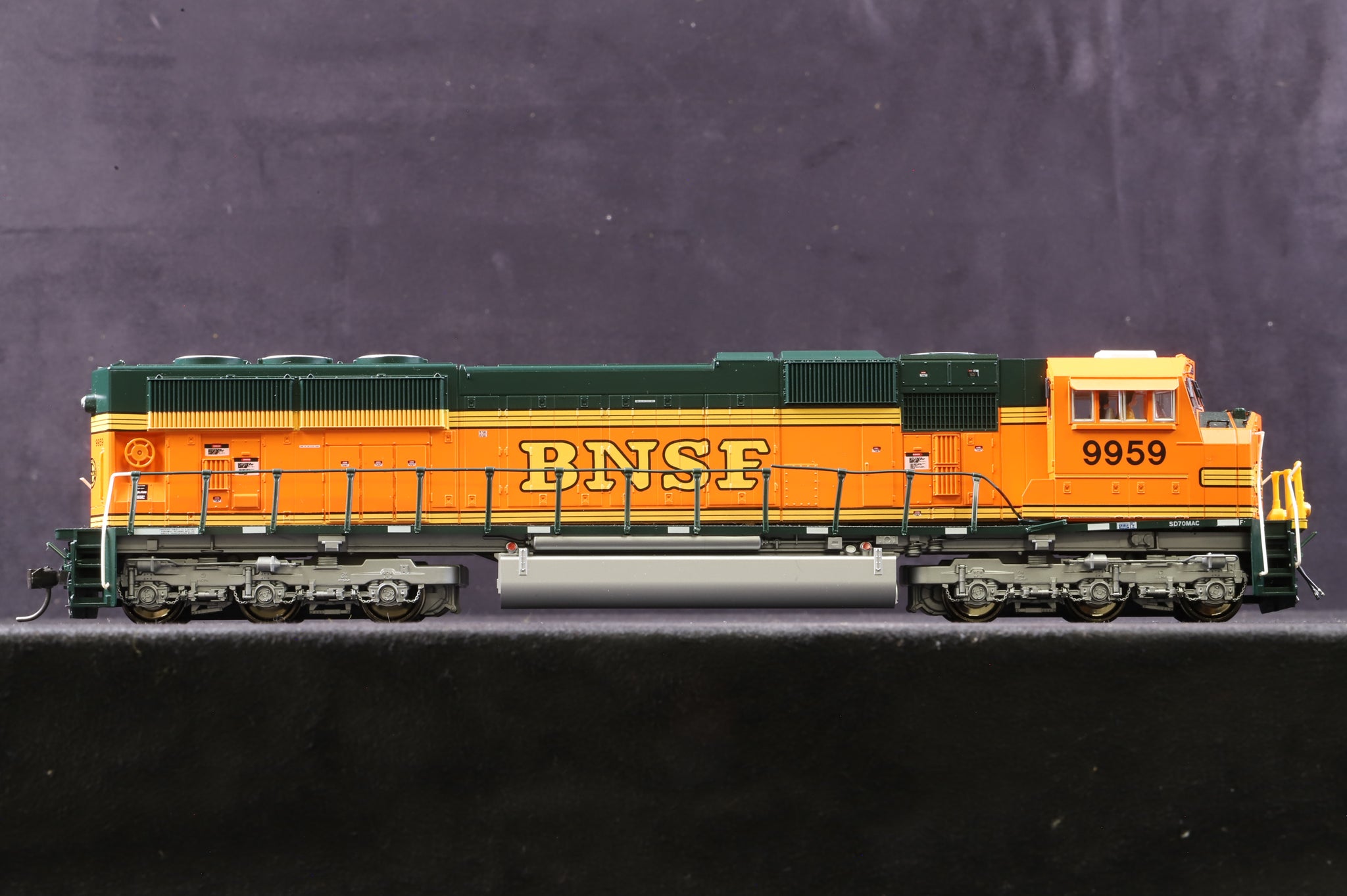 Kato HO 37-6452 EMD SD70MAC 9959 in BNSF Heritage II Livery - Clark ...