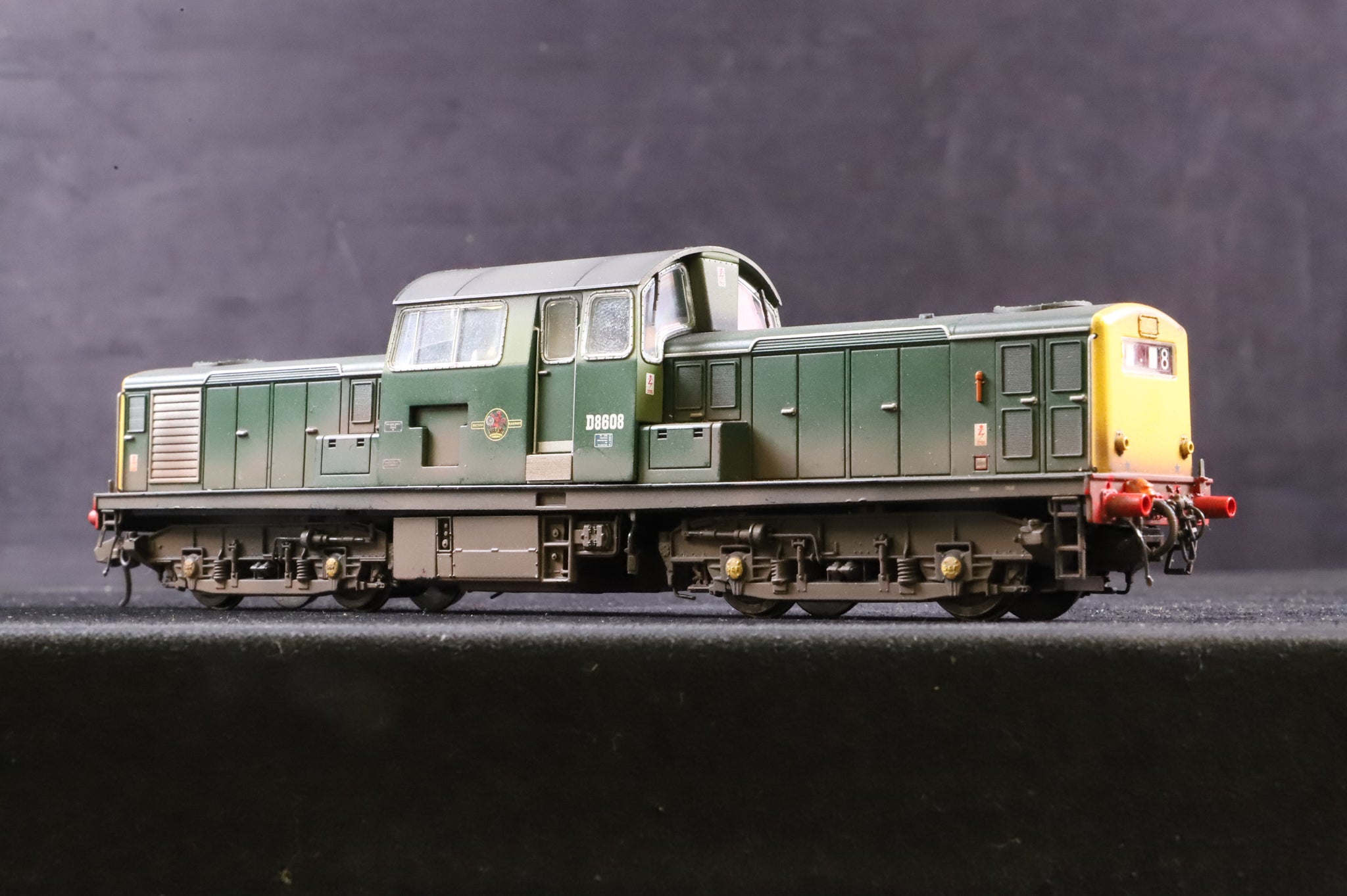 Heljan OO 1717 Class 17 D8608 in BR Green w/ FYE - Weathered - Clark ...
