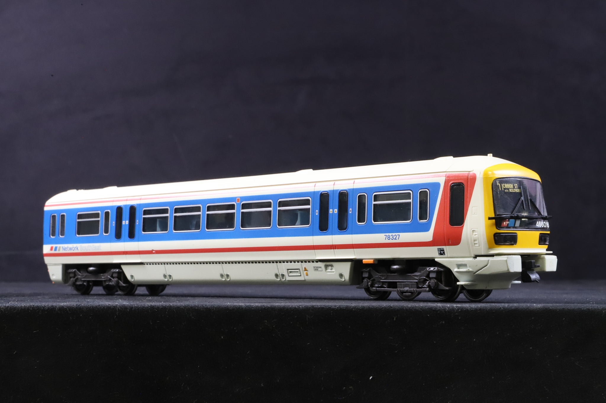 Hornby OO R2001A Networker Suburban Train Pack - Class 466 2 Car DMU i ...