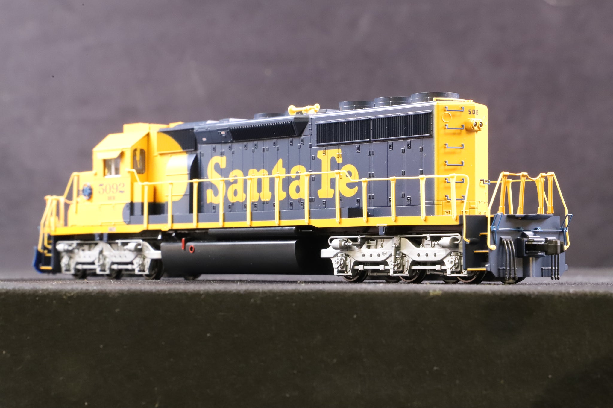 Kato 37-6611A EMD SD40-2 Mid Atchison Topeka & Santa Fe #5092 - Clark ...