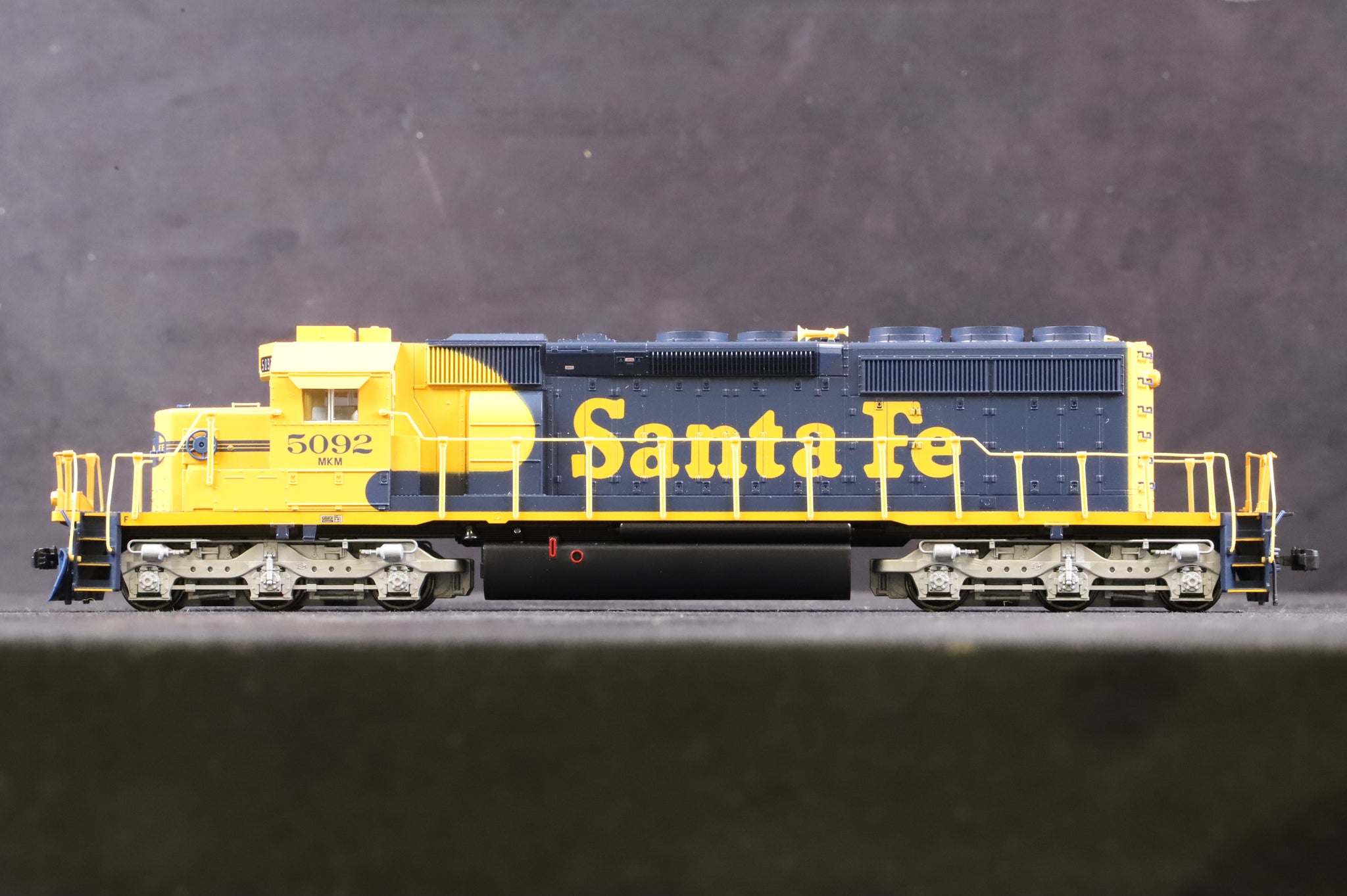 Kato 37-6611A EMD SD40-2 Mid Atchison Topeka & Santa Fe #5092 - Clark ...