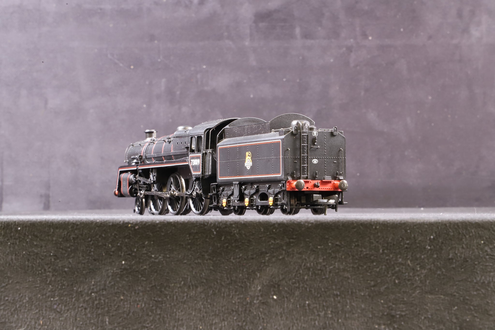 Bachmann OO 32-503 Standard Class 5MT '73030' BR Black E/C BR1 Tender - Clark Railworks