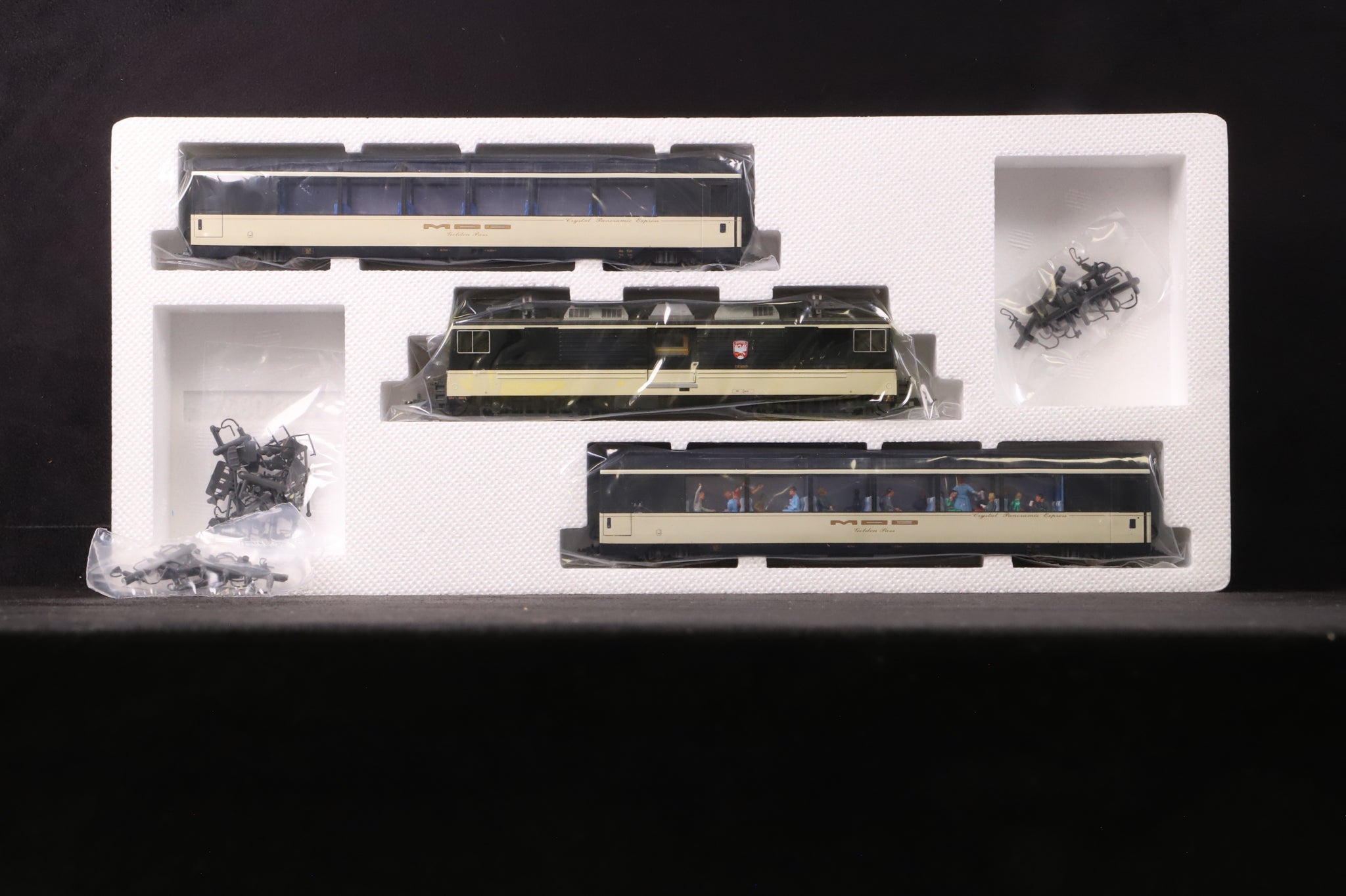 Bemo HOm 7480 300 & 7488 300 Crystal Panoramic Express Train Pack ...