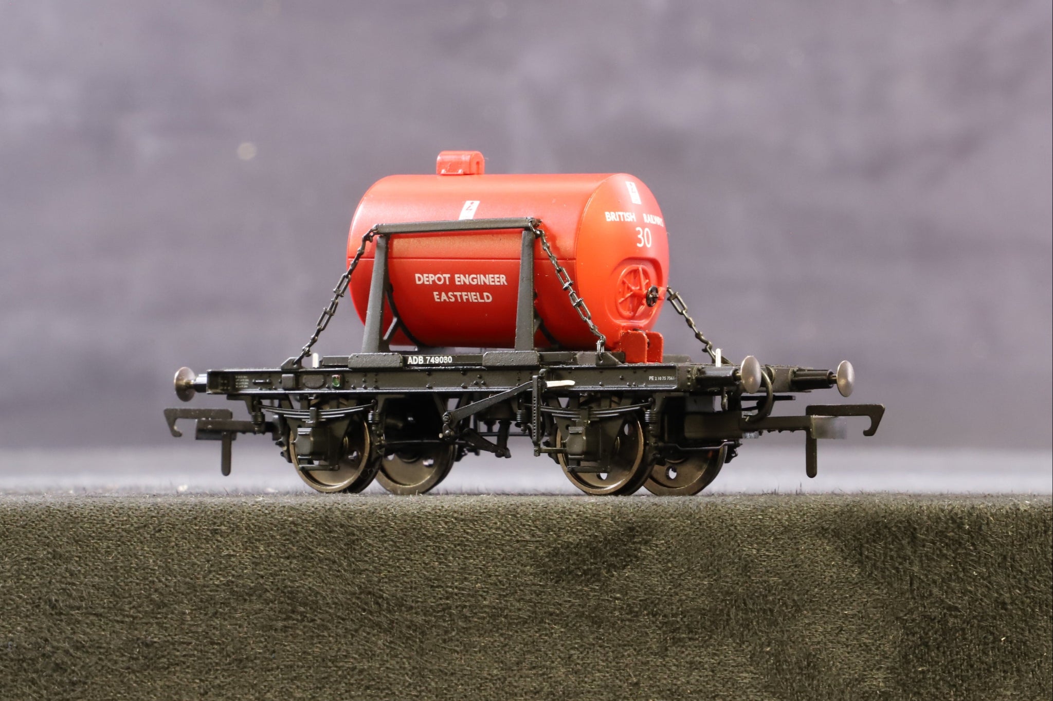 Clark Railworks OO Gauge C3024 Demountable Tank Wagon 'ADB749030', Bri